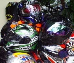 Mulai Hari ini Wajib Menggunakan Helm SNI Bagi Pengendara Motor | kir 31